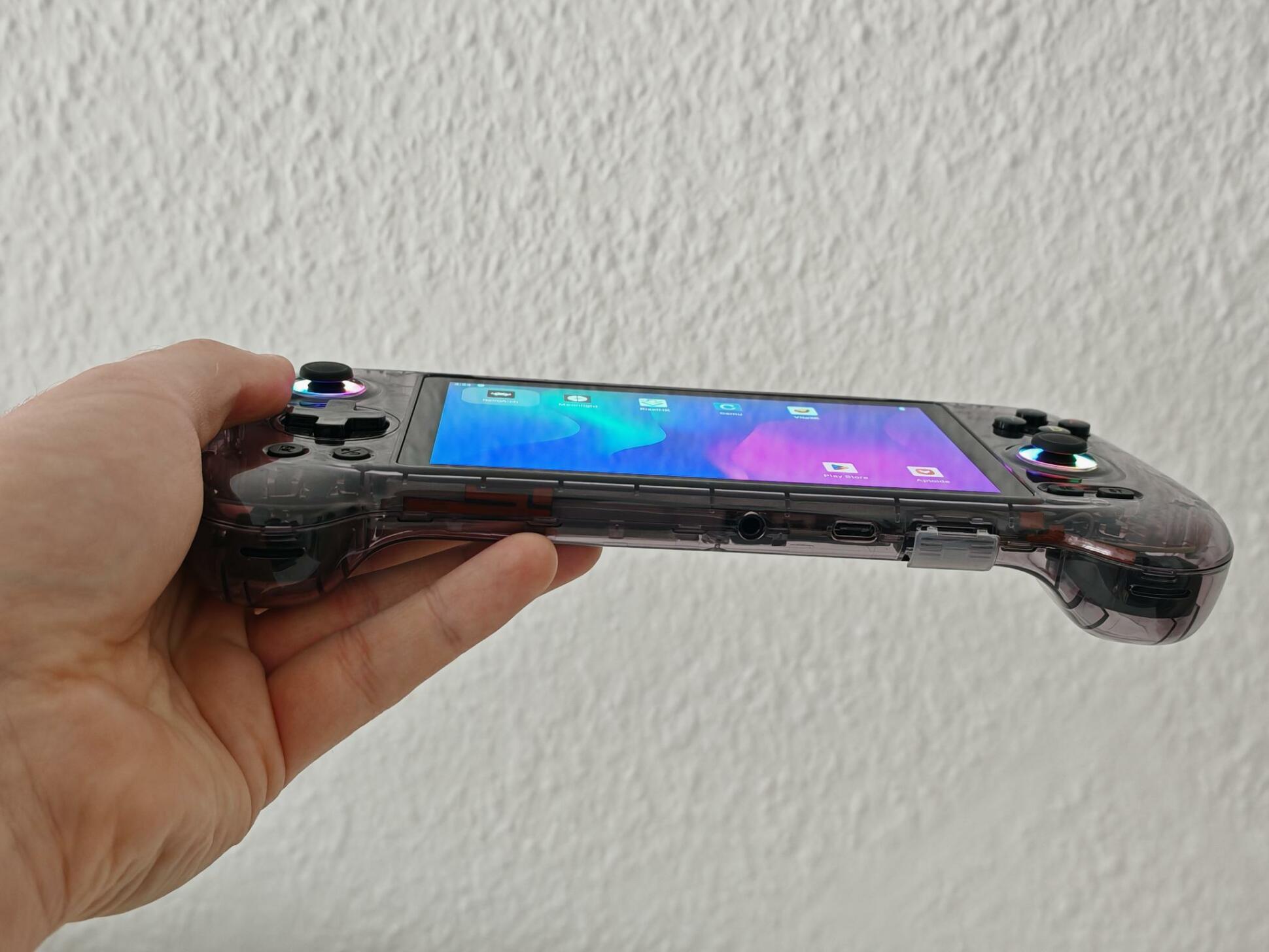 Anbernic RG 557 im Test - Handheld mit Wii U & PS3 Spielbarkeit?